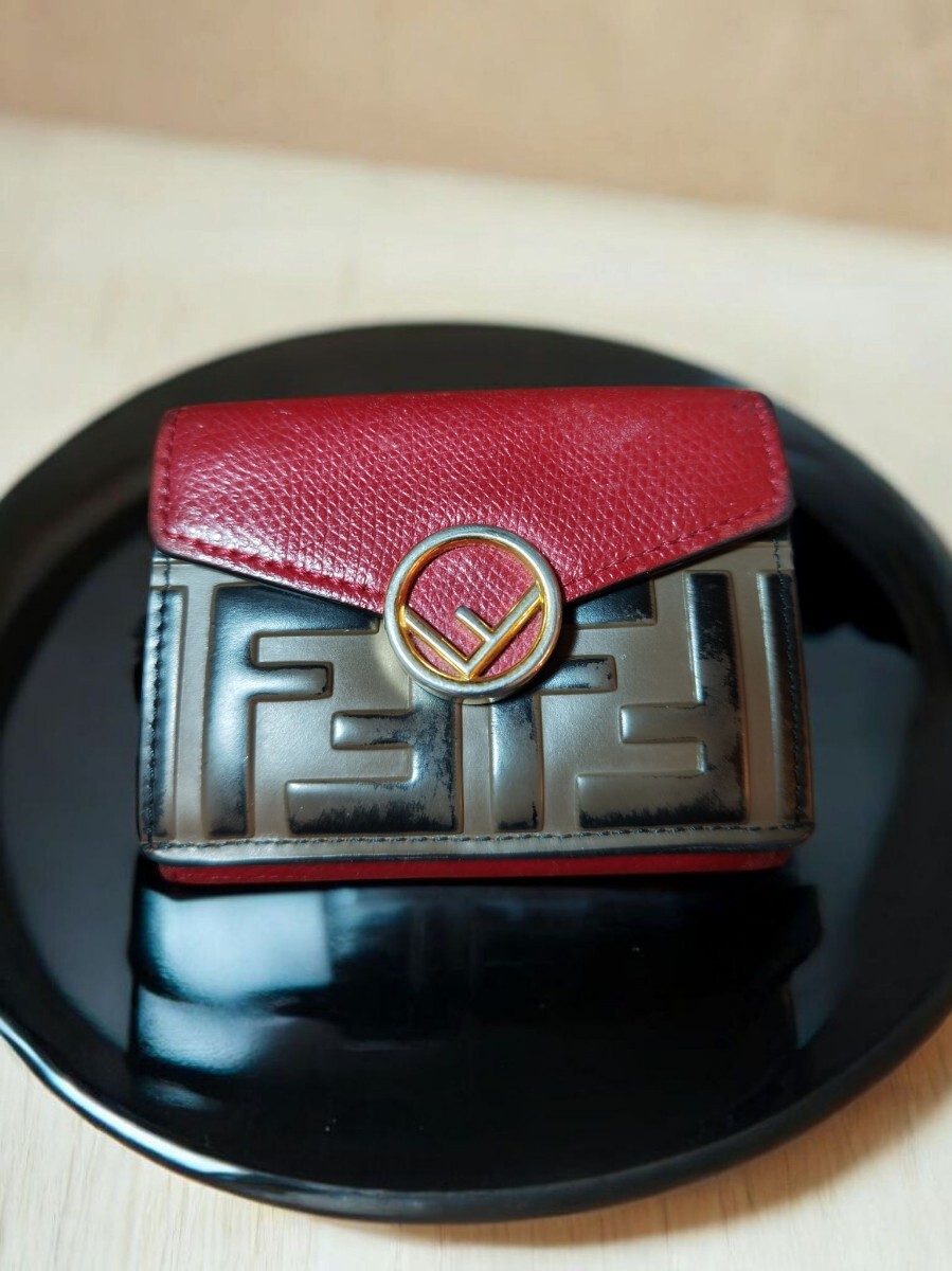 Yahoo!オークション - 【現状品】FENDI 三つ折り 財布 8M0395 フェンデ...