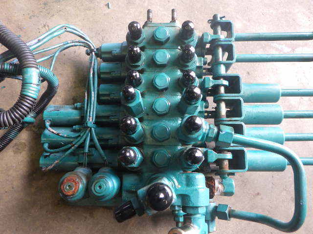 Yahoo!オークション - r3111-70 タダノ クレーン 油圧バルブ 操作レバ...