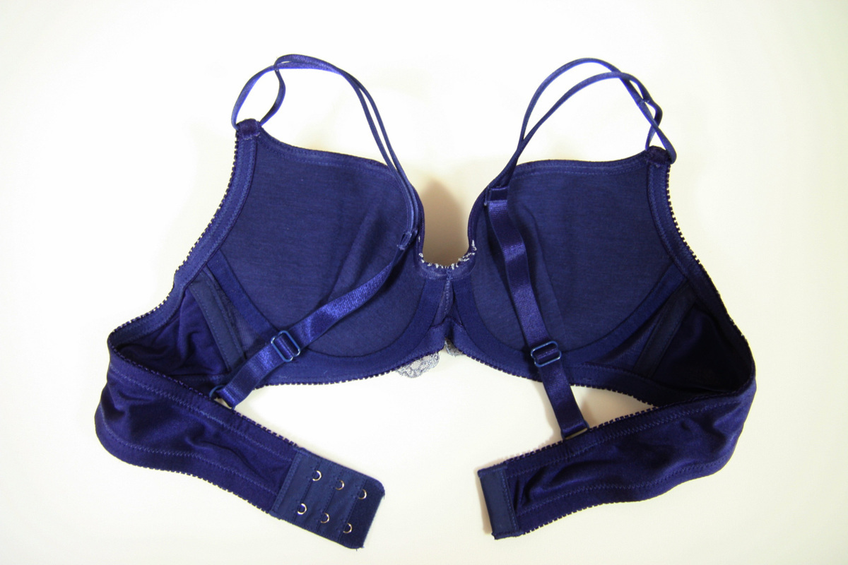 Yahoo!オークション - 送料無料 2色組 トリンプ ボリューム&モールドカ...