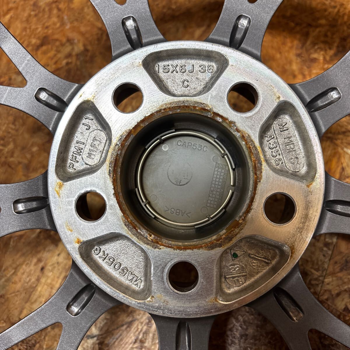 Yahoo!オークション - 希少サイズ ENKEI PFM1 軽量 15×6J+38 100/5穴 ...