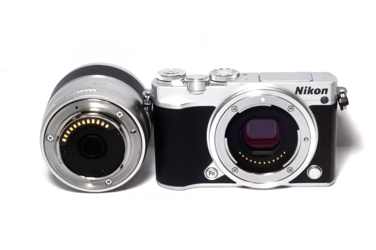 Yahoo!オークション - Nikon1 J5 +ZOOMレンズ+バッテリー+充電器付き