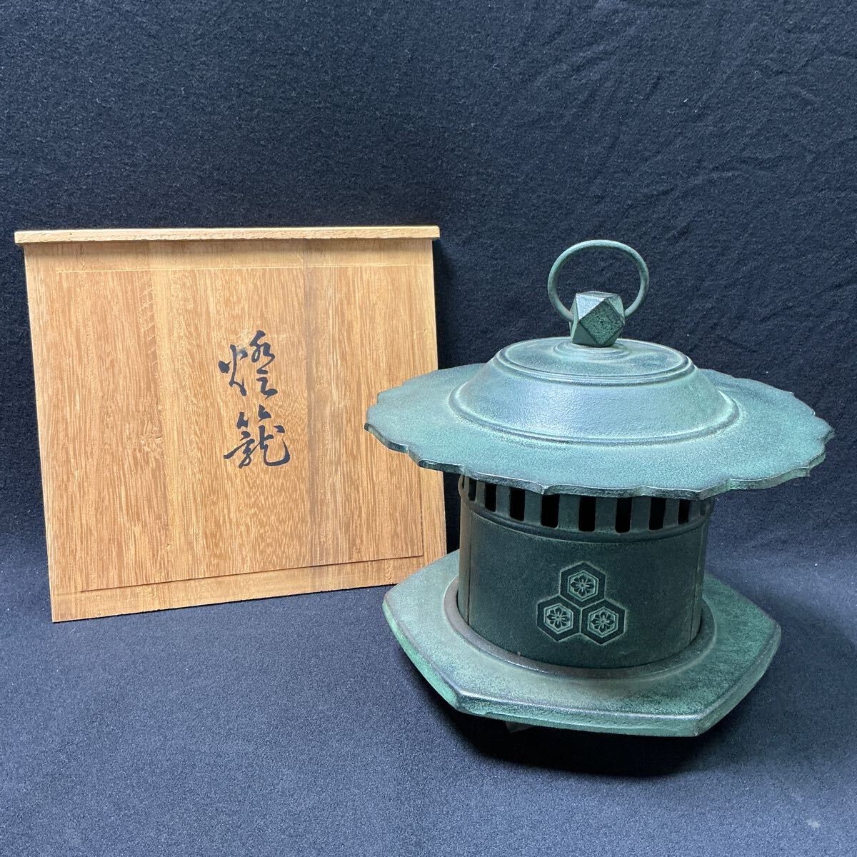 Yahoo!オークション - 【B93】送無 燈籠 鉄製 吊灯篭 三足 六角 亀甲唐...