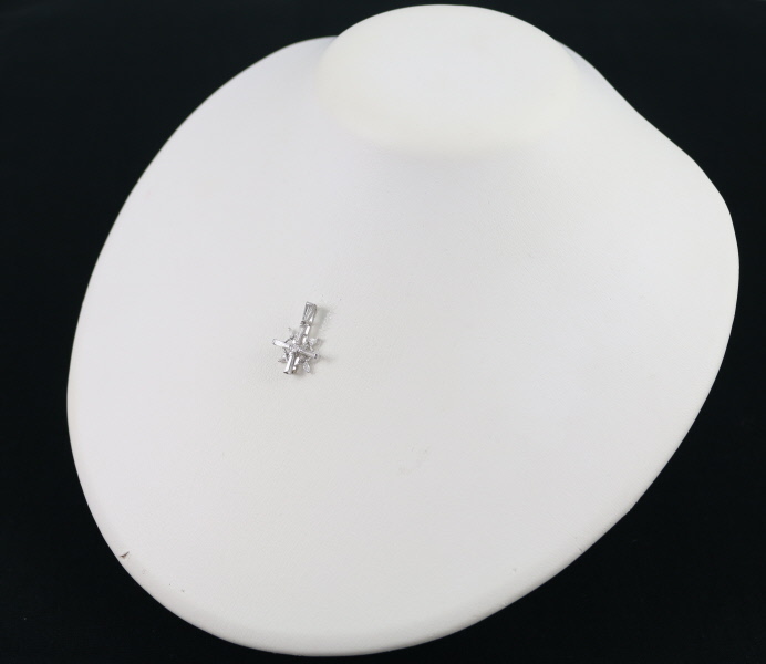 Yahoo!オークション - ダイヤ ダイヤモンド 0.68ct 3種カット クロスペ...