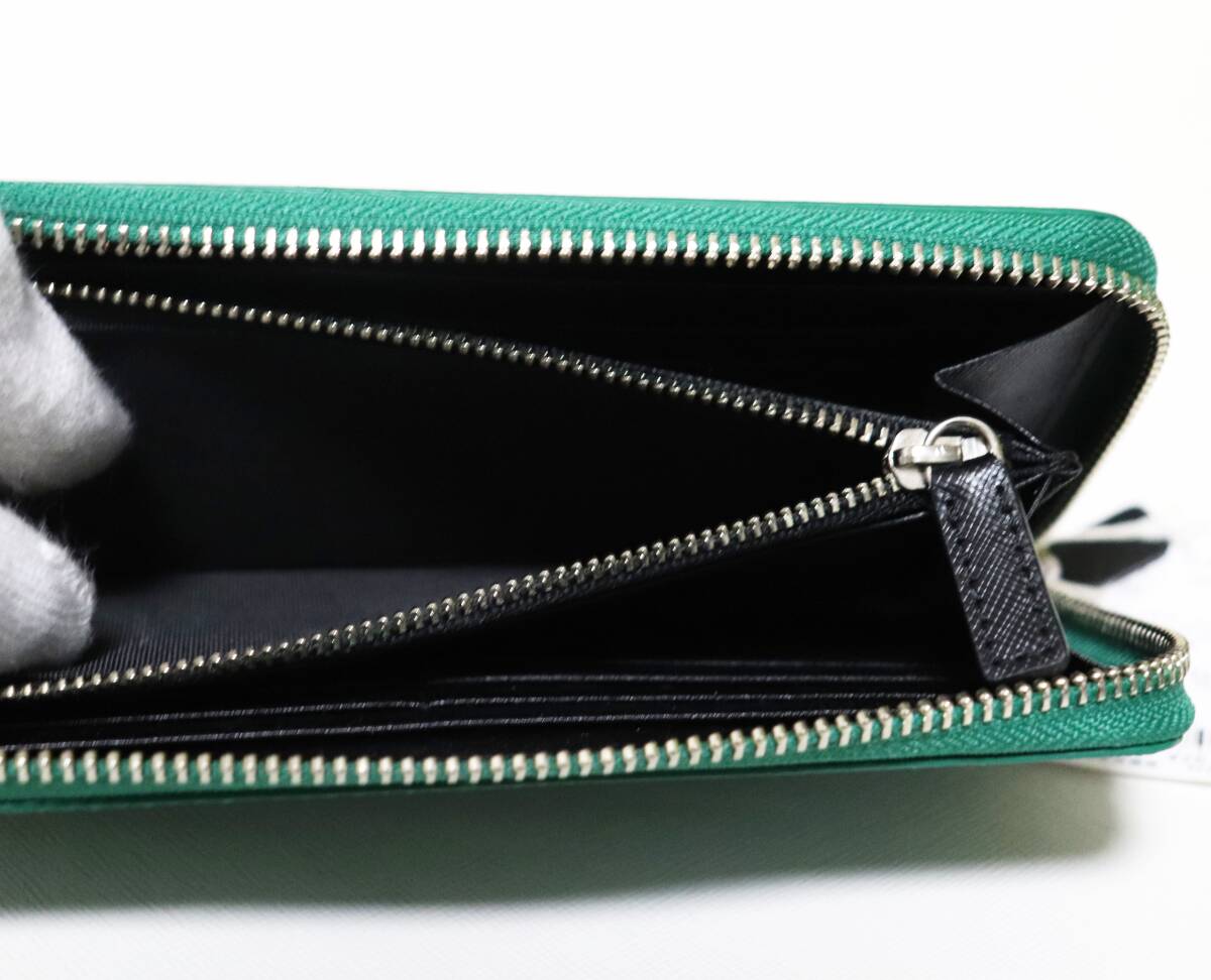agnes b アニエスベー》箱付新品 定価26 400円 アルファべット柄 agnes b アニエスベー》箱付新品 定価26 400円 アルファべット柄