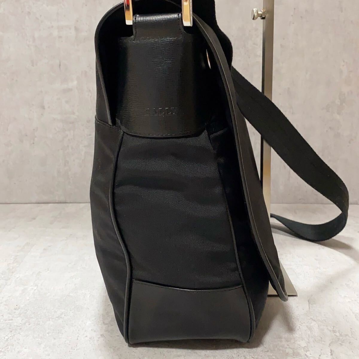 Yahoo!オークション - 未使用級 A4収納 BALLY バリー ショルダーバッグ...