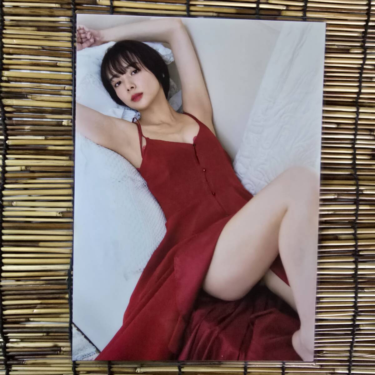 Yahoo!オークション - 【高品質厚手150μラミネート加工】岡田紗佳 ...