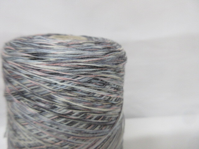 Yahoo!オークション - 絣ウール100％ グレー/ピンク系 3本400g g154