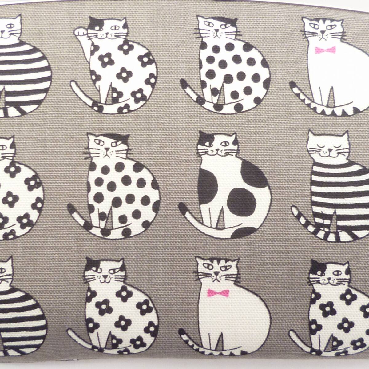 Yahoo!オークション - 親子がま口 長財布 おすまし猫さん グレー 猫柄 ...