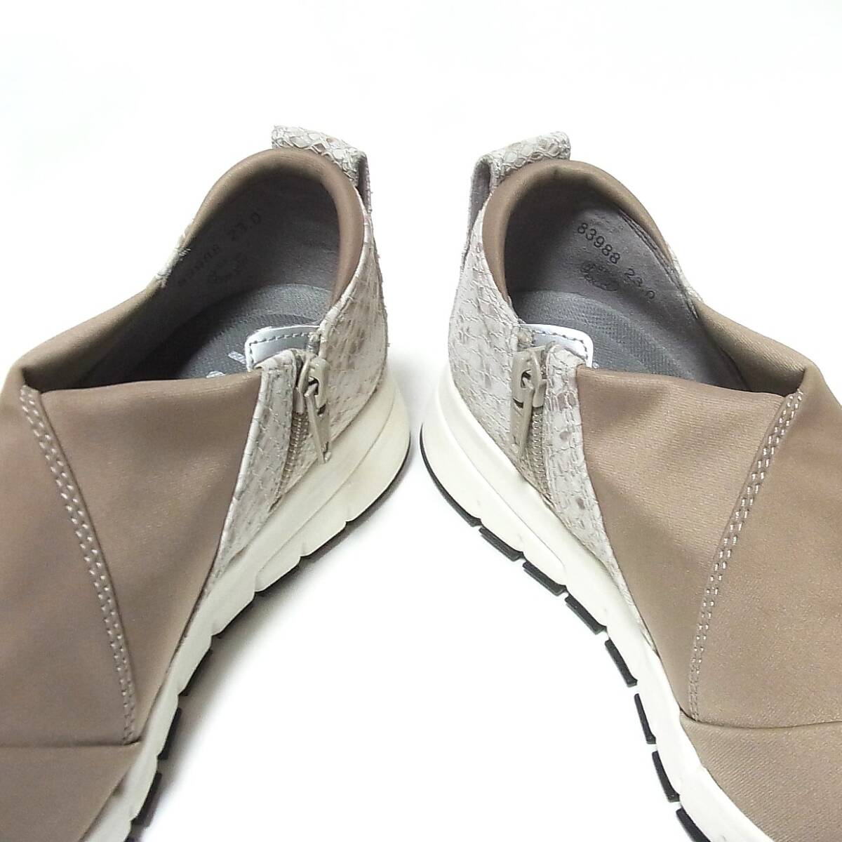 Yahoo!オークション - fitfit 未使用 クロスインステップスニーカー 23...