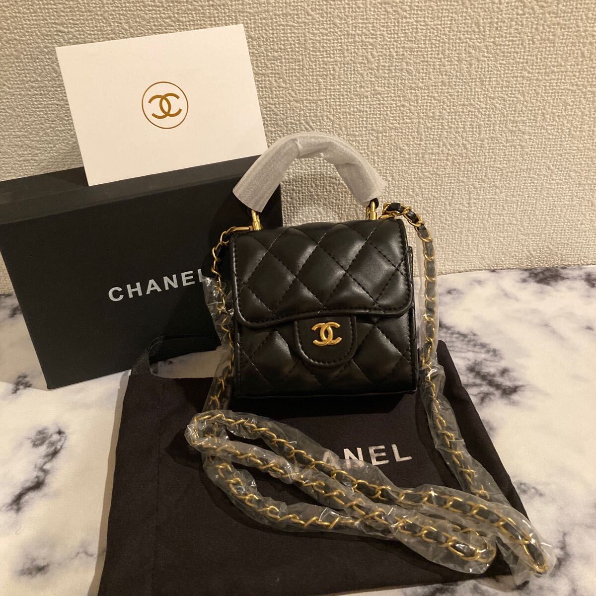 新品 CHANEL ノベルティ ゴールドチェーン ミラー付きミニ 新品 CHANEL ノベルティ ゴールドチェーン ミラー付きミニ