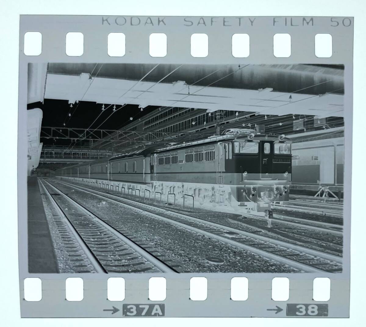 Yahoo!オークション - 35ミ白黒ネガ10枚 EF65P型・PF型