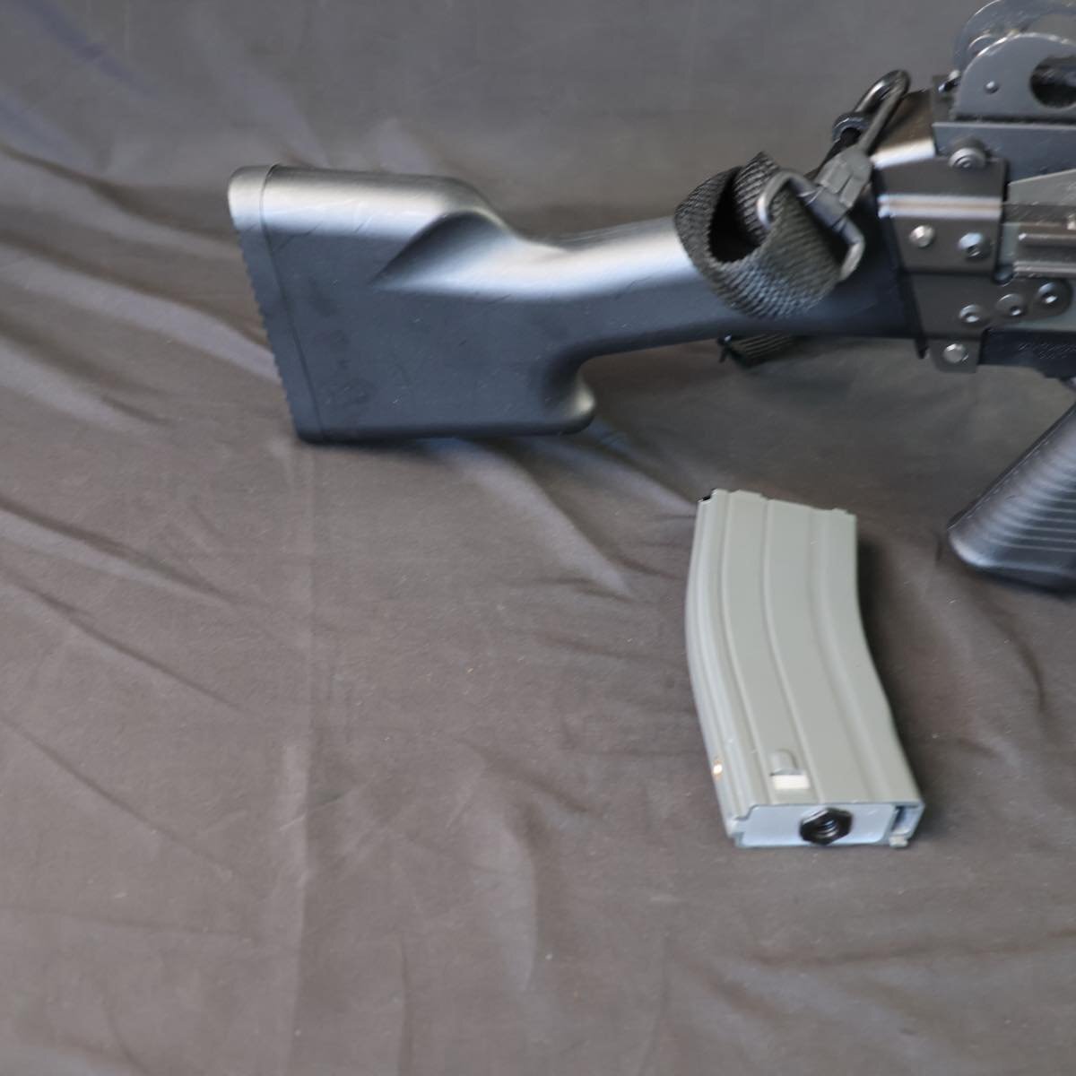 Yahoo!オークション - VFC M249 ミニミ MINIMI ガスガン ガスブローバ...