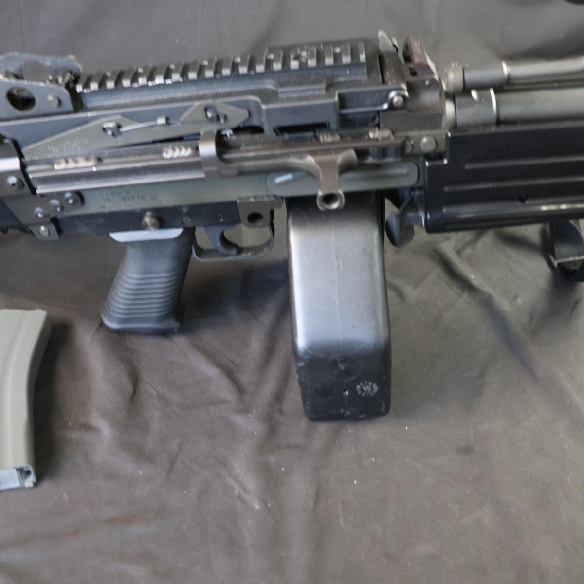 Yahoo!オークション - VFC M249 ミニミ MINIMI ガスガン ガスブローバ...