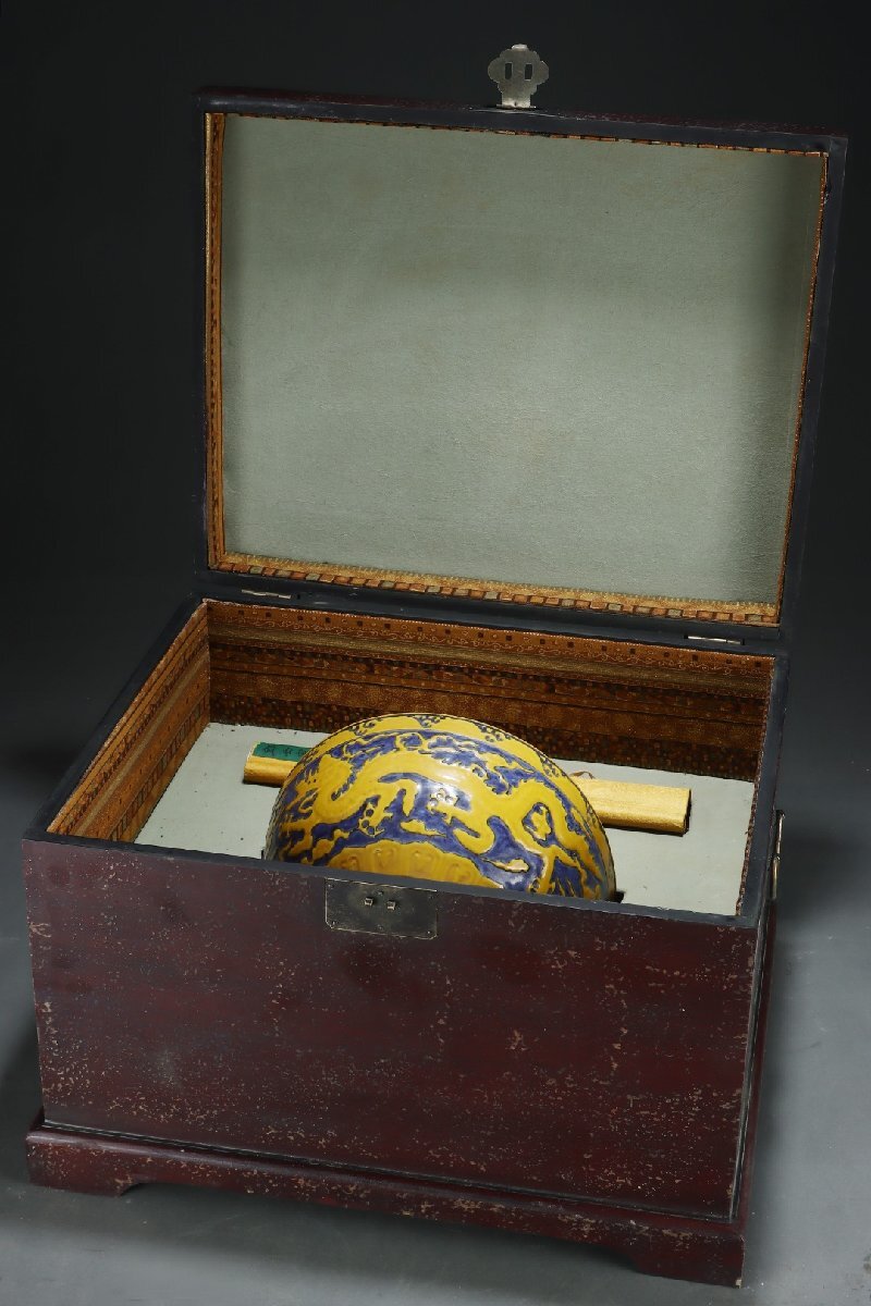 安】明時代 青花黄釉龍紋盆 郎世寧絵 絹本 【磁器瓶図】掛け軸 安】明時代 青花黄釉龍紋盆 郎世寧絵 絹本 【磁器瓶図】掛け軸