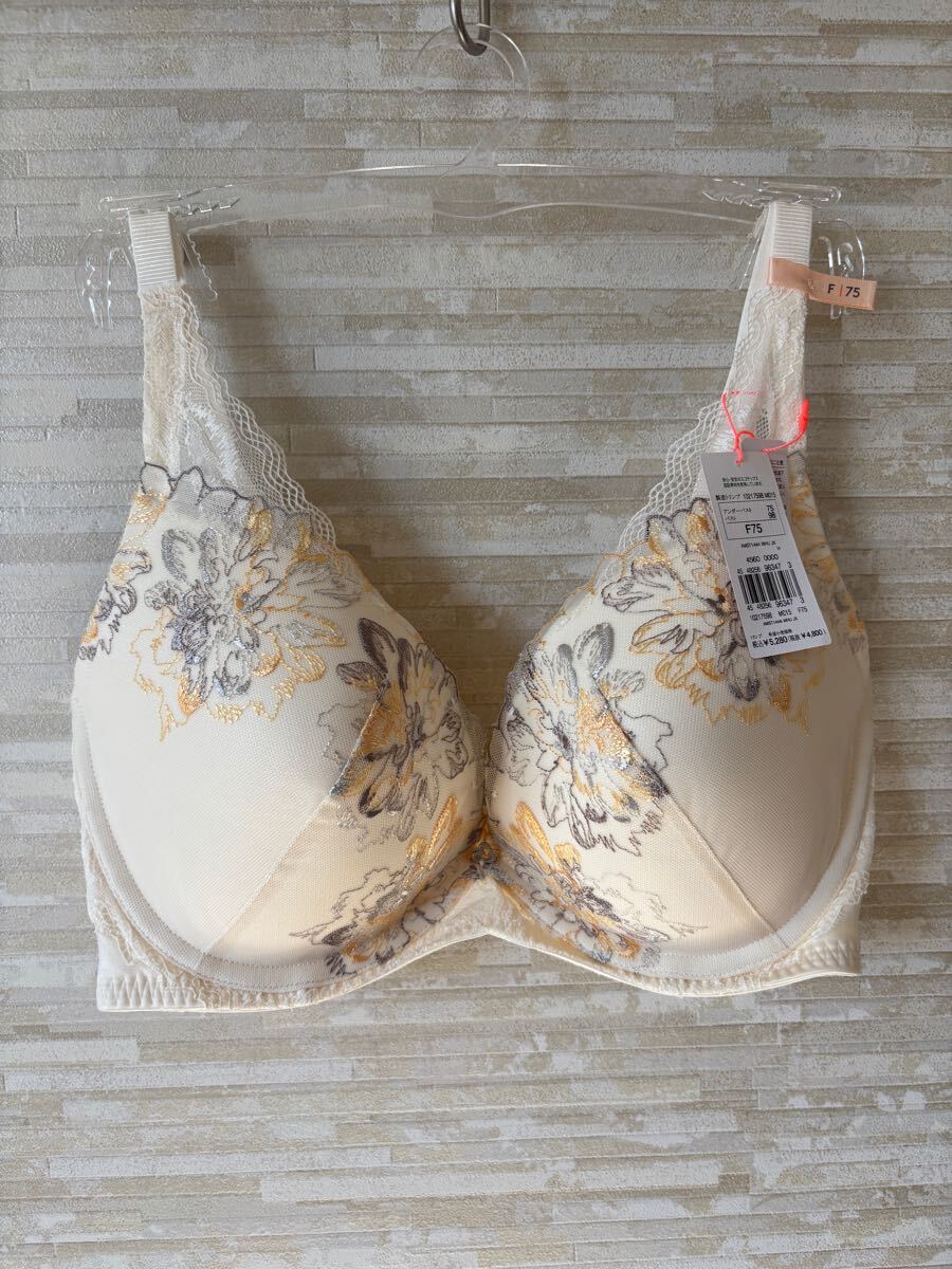 Yahoo!オークション - 「F75」トリンプ 夢みるブラ DeepV 全面花柄 ブ...