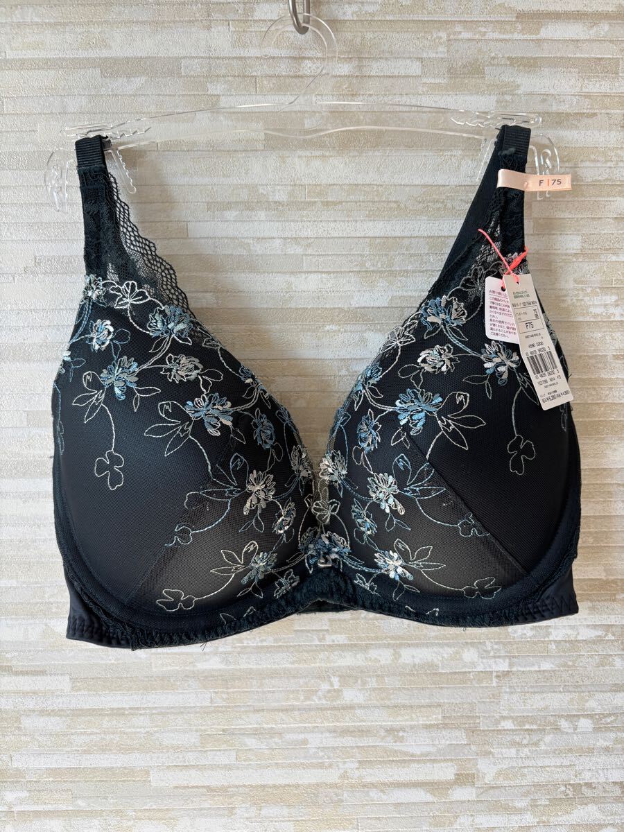 Yahoo!オークション - 「F75」トリンプ 夢みるブラ DeepV 全面花柄 ブ...
