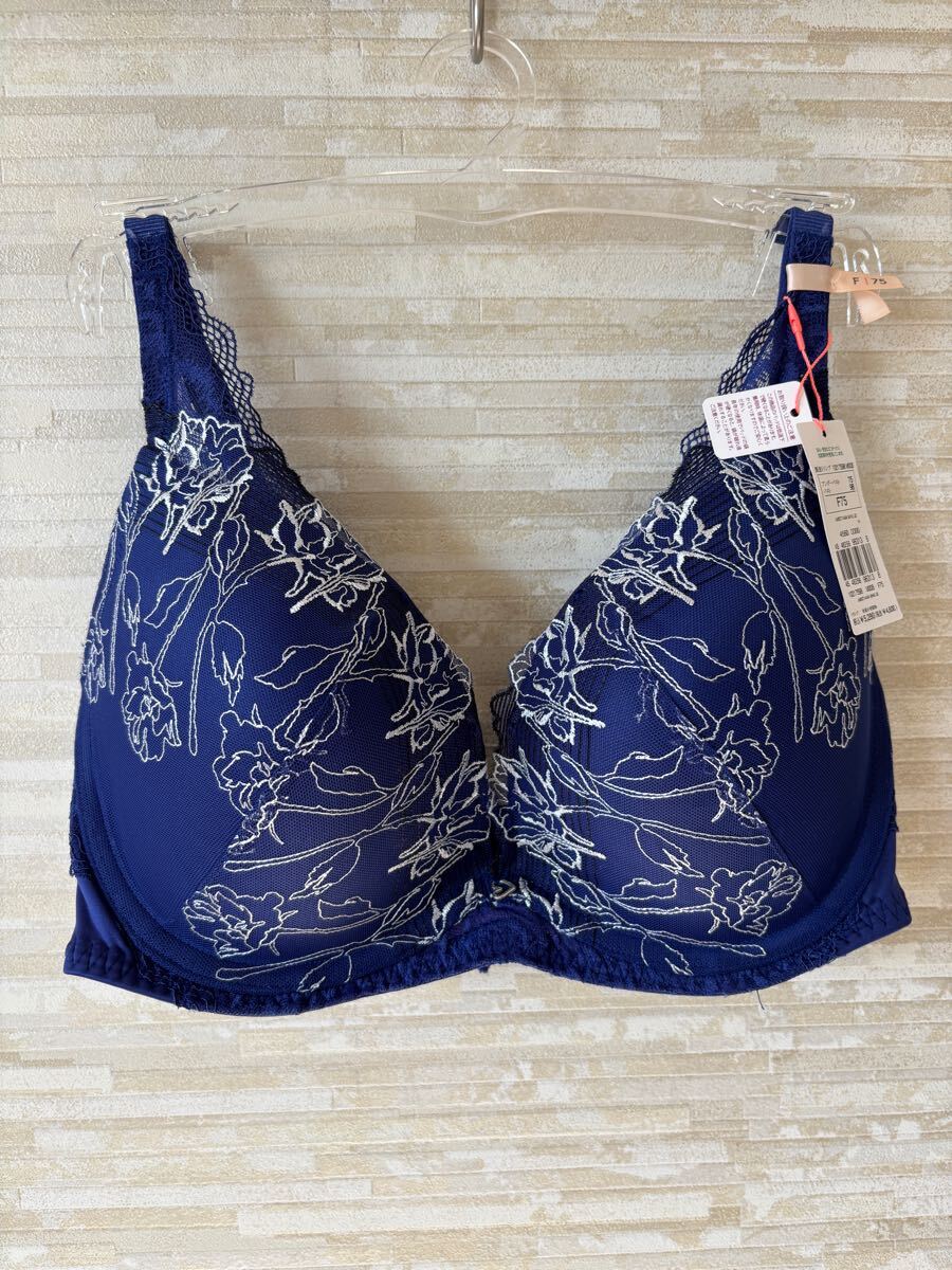 Yahoo!オークション - 「F75」トリンプ 夢みるブラ DeepV 全面花柄 ブ...