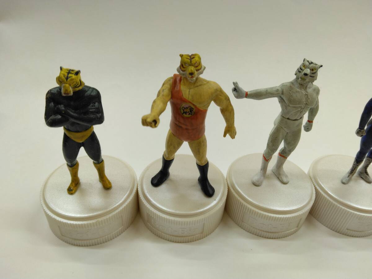 Yahoo!オークション - L544・机 現状品 Bot-Biz タイガーマスク 9体セ...