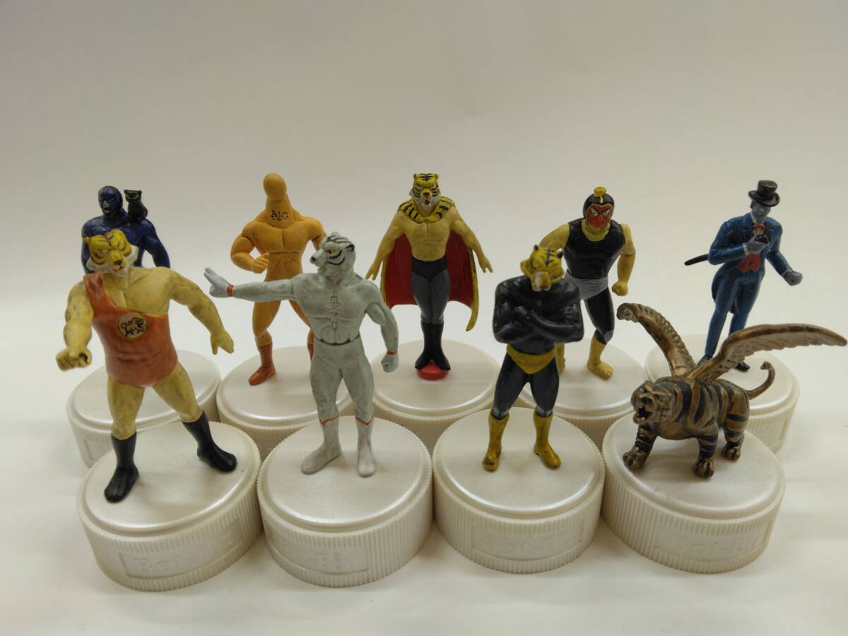 Yahoo!オークション - L544・机 現状品 Bot-Biz タイガーマスク 9体セ...