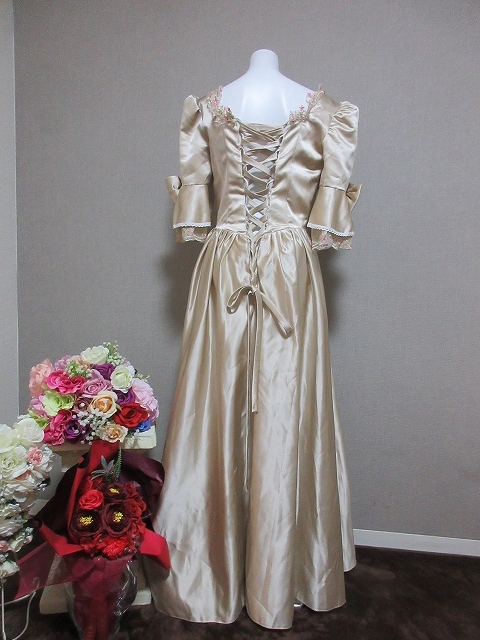 Yahoo!オークション - Z-131 ベージュ系 ラウンドネック/フラワーしし...