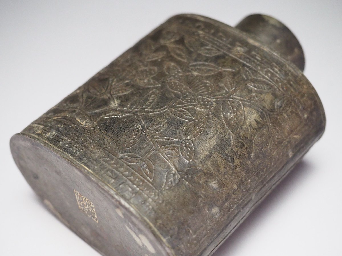 治】『張萬順造』款 古錫製 草花紋茶心壷☆高さ 8.8cm 茶壷 治】『張萬順造』款 古錫製 草花紋茶心壷☆高さ 8.8cm 茶壷