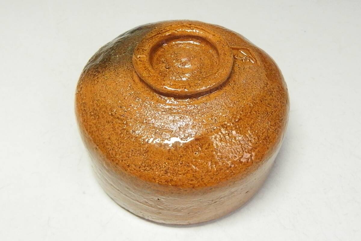 250414-5】 大樋年郎(十代大樋長左衛門 )造 大樋焼飴釉茶碗 在 250414-5】 大樋年郎(十代大樋長左衛門 )造 大樋焼飴釉茶碗 在