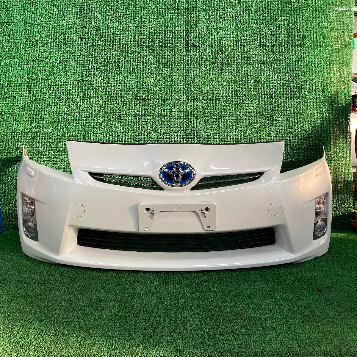 Yahoo!オークション - プリウス S ZVW30 フロントバンパー カラー 070...