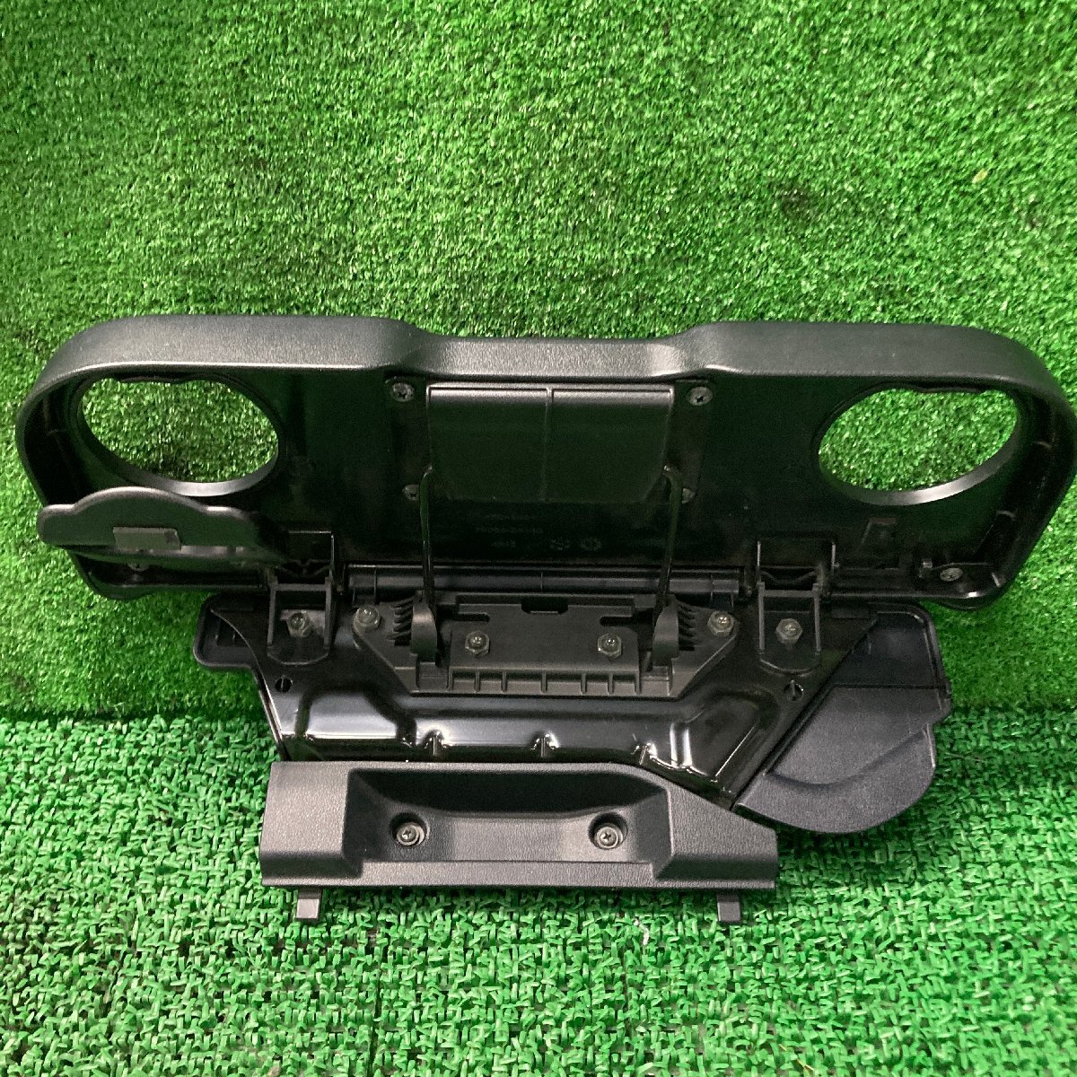 ヴォクシー V ZWR80G 7人乗り 2列目用 サイドテーブル ジャンク W2436(トヨタ用)｜売買されたオークション情報、yahooの商品情報をアーカイブ公開 - オークファン ...