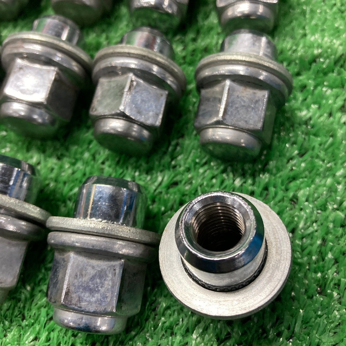 Yahoo!オークション - ヤリスクロス Z MXPJ10 ホイルナット 20ヶセッ...