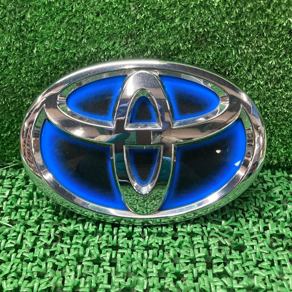 Yahoo!オークション - アクア S NHP10 エンブレム フロントバンパー 7...