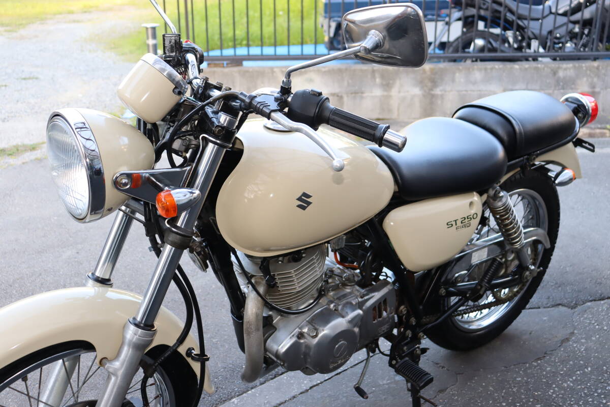 Yahoo!オークション - ST250E 快調 セル一発 外装良好 タイヤバリ山 ...