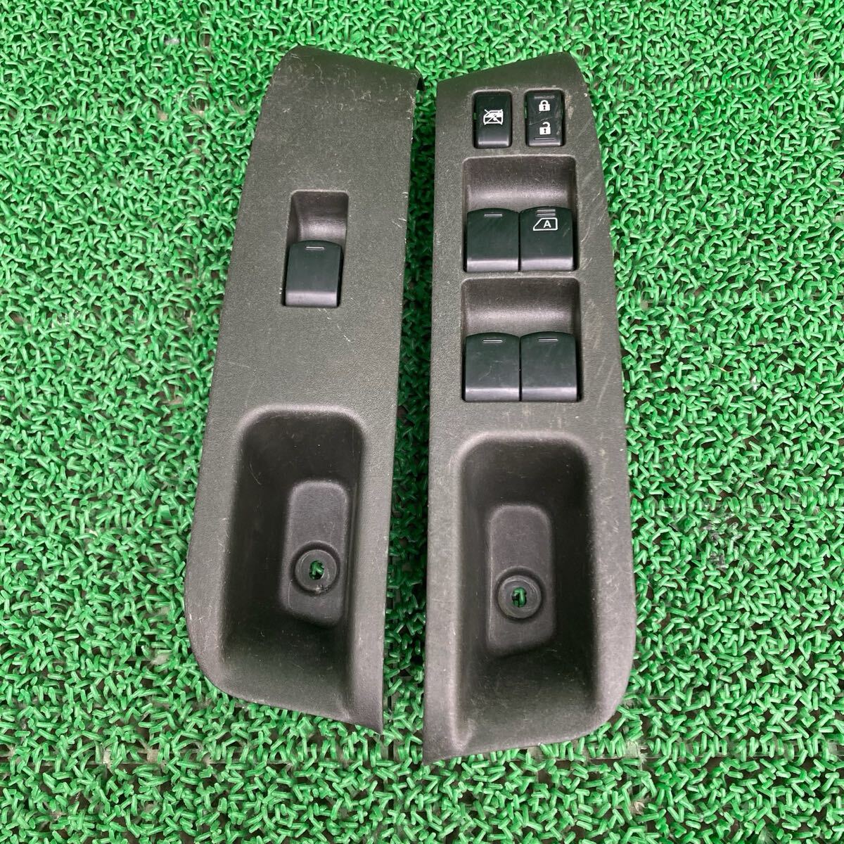 Yahoo!オークション - 日産 キューブ Z12 純正 パワーウインドウスイッ...