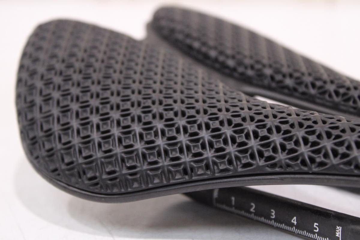 Yahoo!オークション - RYET 3Dプリント サドル カーボンレール 極上品