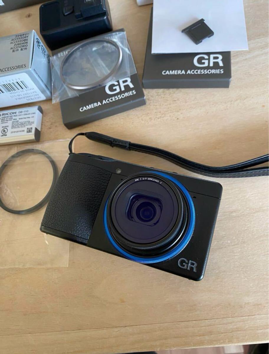 Yahoo!オークション - 中古美品 RICOH GR3