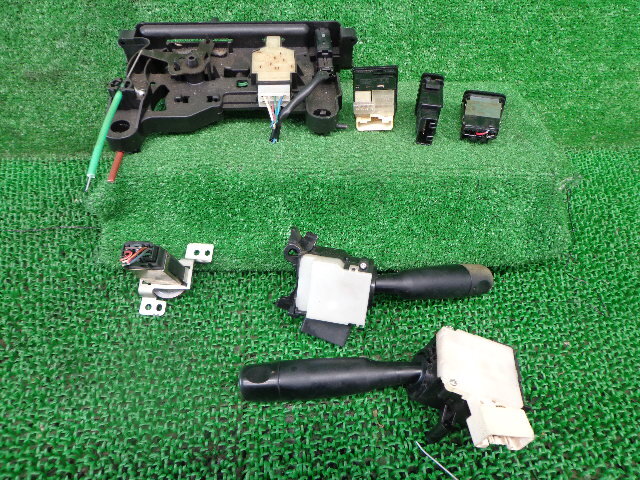 Yahoo!オークション - 3FP9522 NH4-1)) ダイハツ ハイゼット カーゴ S3...