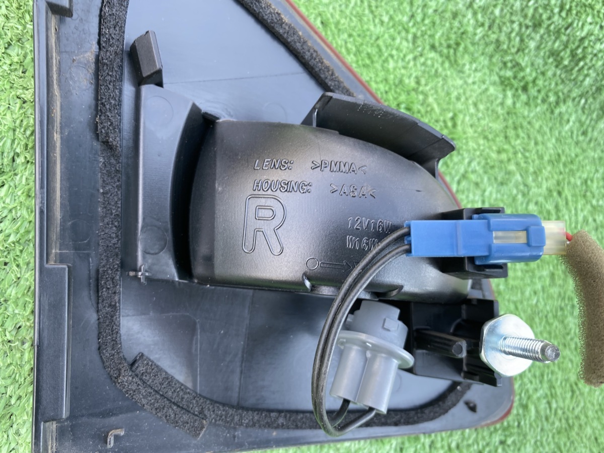 Yahoo!オークション - 平成19年/HG21S/セルボ/テールランプ/内側/右側/...