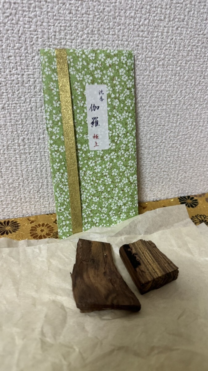 Yahoo!オークション - 沈香（伽羅）極上 タトウ紙付き 41g 沈香 伽羅 ...
