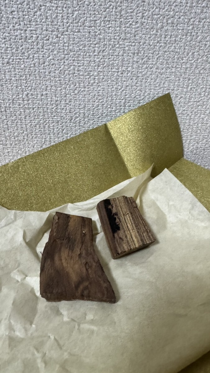 Yahoo!オークション - 沈香（伽羅）極上 タトウ紙付き 41g 沈香 伽羅 ...