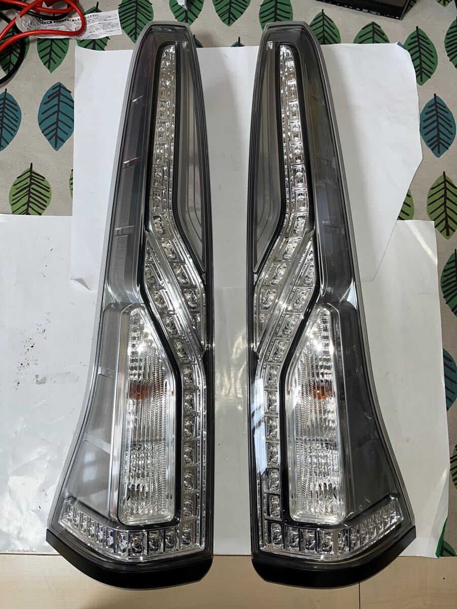 Yahoo!オークション - H27 セレナ HFC26 後期 純正 LED テールランプ ...