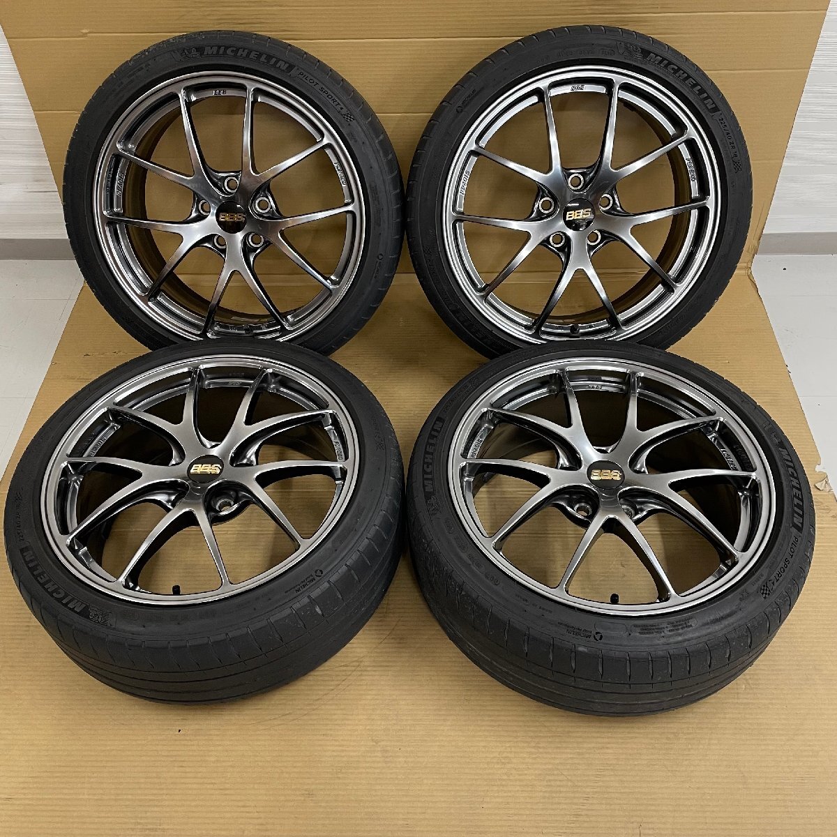 Yahoo!オークション - BBS MINI 18インチ 5穴 8.0J +45 PCD112 RI-A015...