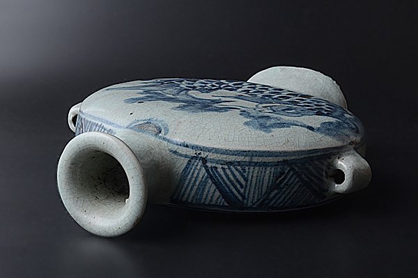 u626【和み】李朝時代 白磁染付魚文扁壷 検 茶道具煎茶道具中国 u626【和み】李朝時代 白磁染付魚文扁壷 検 茶道具煎茶道具中国