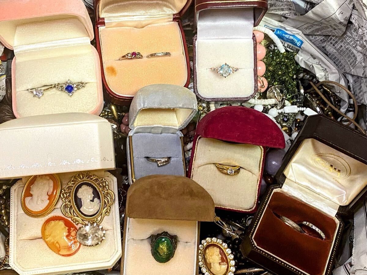 大量 約12kg 遺品整理品 ジャンク アクセサリー おまとめ 大量 約12kg 遺品整理品 ジャンク アクセサリー おまとめ