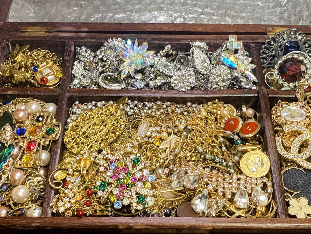 大量 約12kg 遺品整理品 ジャンク アクセサリー おまとめ 大量 約12kg 遺品整理品 ジャンク アクセサリー おまとめ