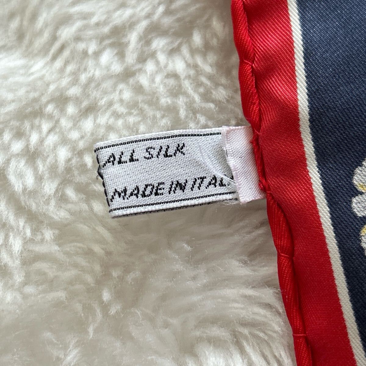CELINE セリーヌ 大判スカーフ ストール 美品 シルク イタリア製 CELINE セリーヌ 大判スカーフ ストール 美品 シルク イタリア製