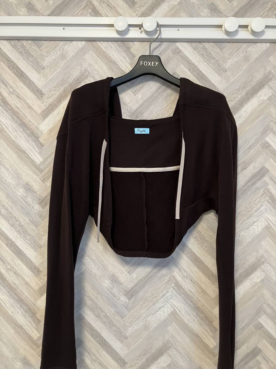 Yahoo!オークション - FOXEY FguRL ショートパーカー