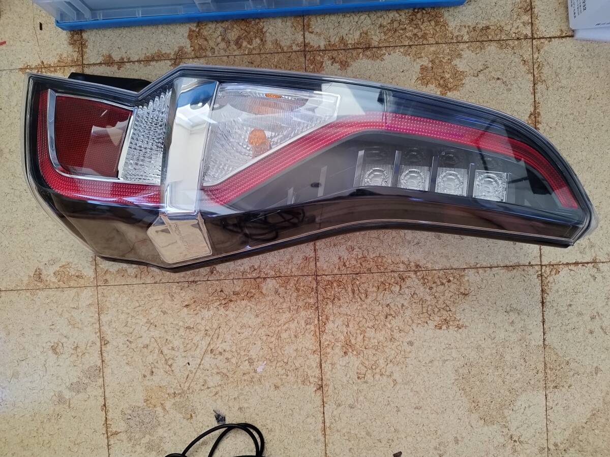 Yahoo!オークション - 後期 LED C27 セレナ 右テールライト KOITO 220-...