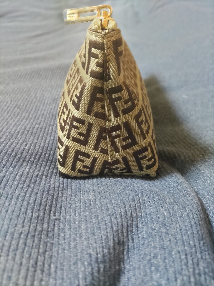 未使用・正規品・極美品・レア FENDI フェンディ ポーチ 未使用・正規品・極美品・レア FENDI フェンディ ポーチ
