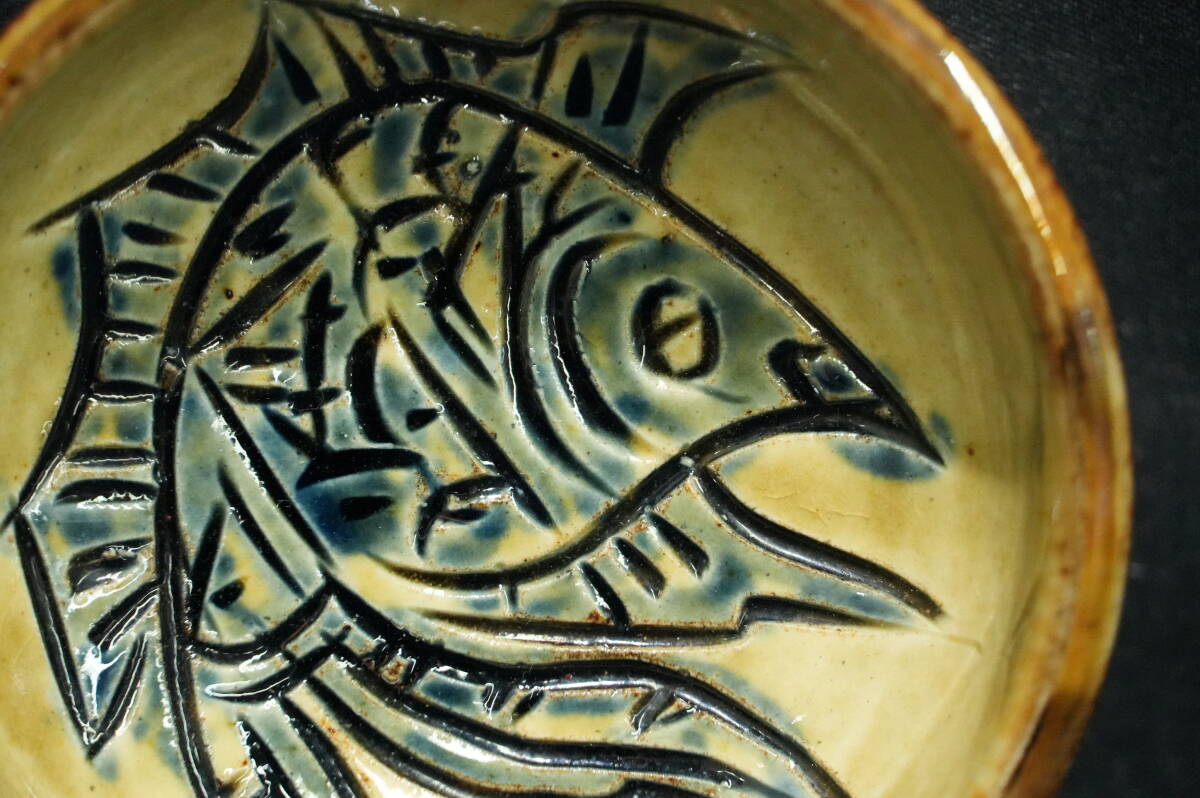 Yahoo!オークション - T678 壺屋焼 新垣勲 魚文ぐい呑 酒器