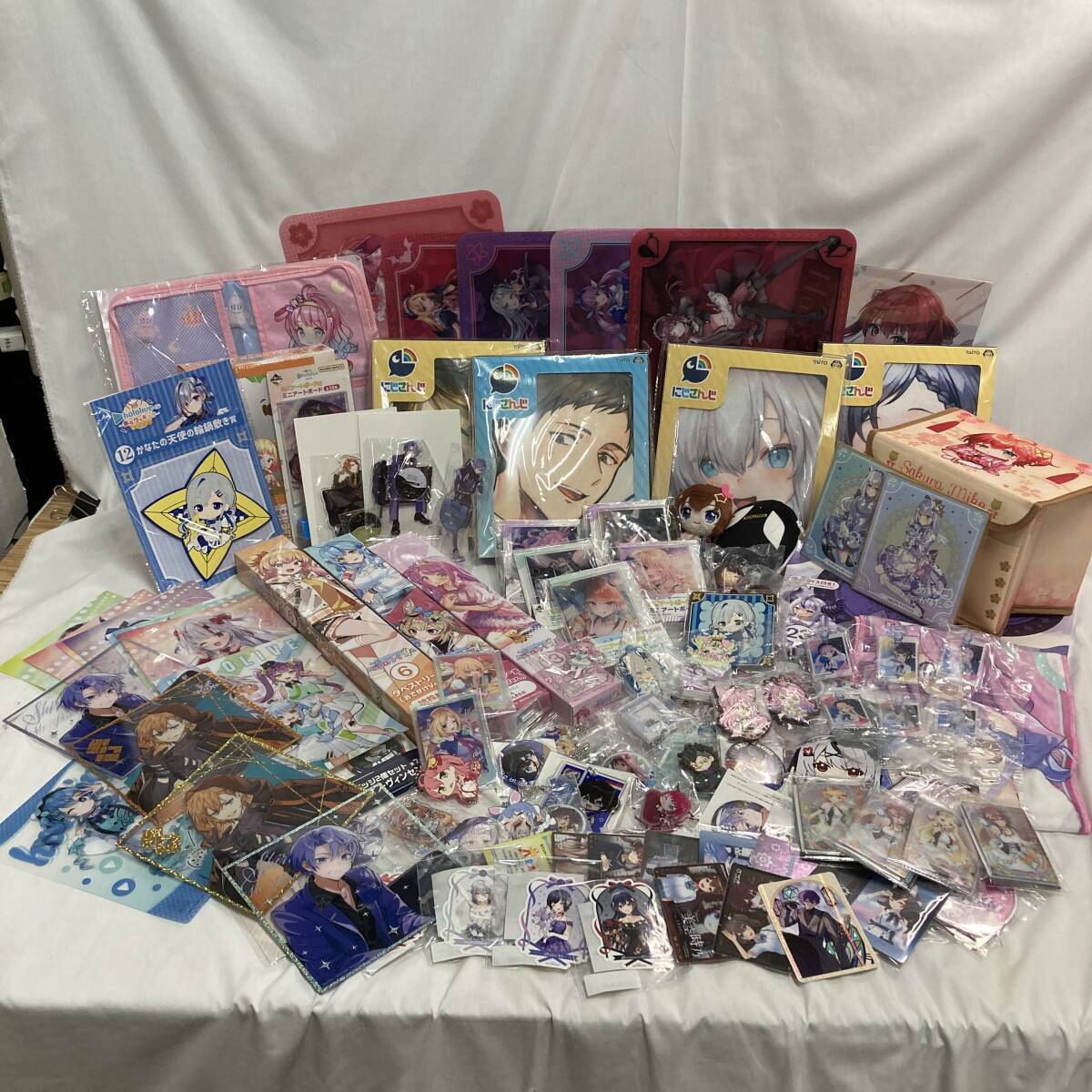 Yahoo!オークション - 32Mdd アニメグッズ まとめて箱詰め にじさんじ ...