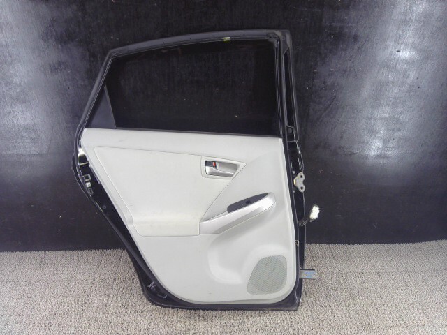 Yahoo!オークション - 平成25年 プリウス ZVW30 左リアドア 202 67004-...